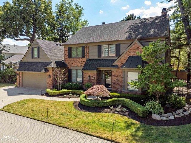11 Sycamore Ln, Grosse Pointe, MI 48230