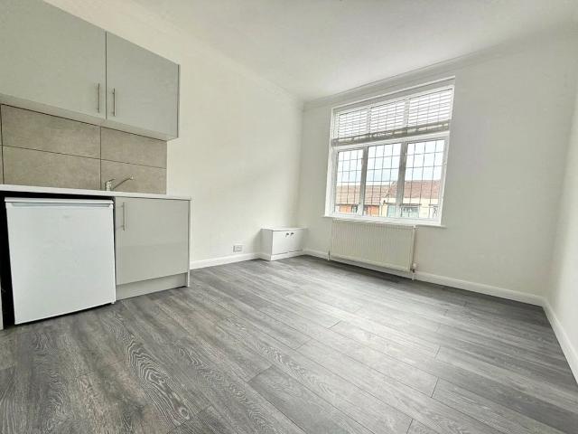 11A Studio 2, Petts Wood, London BR5, Studio to rent, £1,150 pcm | PrimeLocation