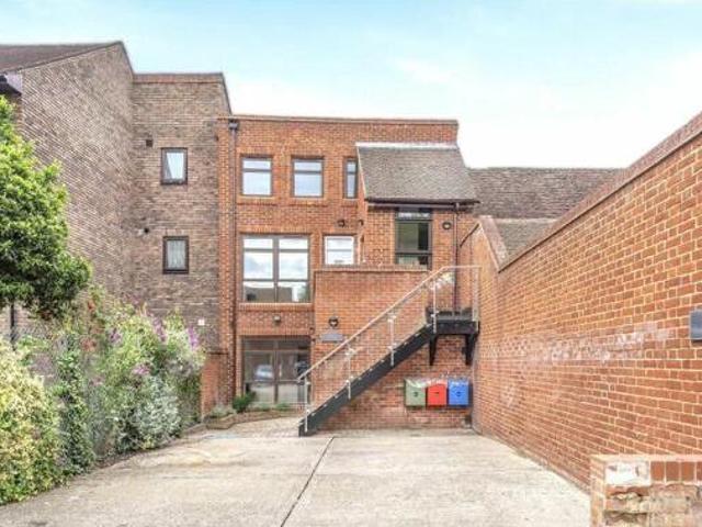 11a St. Giles Close, Excel House, Reading, 2 Bedroom Apartment