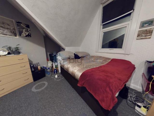 11a The Crescent, Hyde Park, Leeds LS6 6 bed property to rent £3,380 pcm £780 pw
