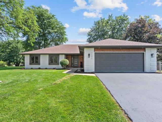 11S475 Walter Ln, Naperville, IL 60564