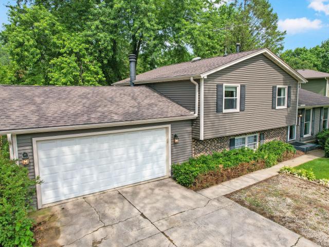 11S556 Book Road