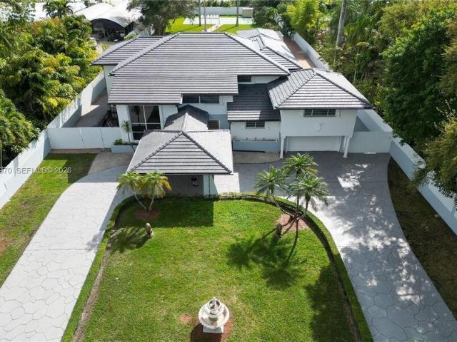 12040 SW 43rd St, 10 beds, 6 full baths