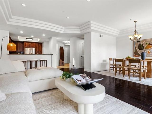 12044 Hoffman St Unit 303, Studio City, CA 91604
