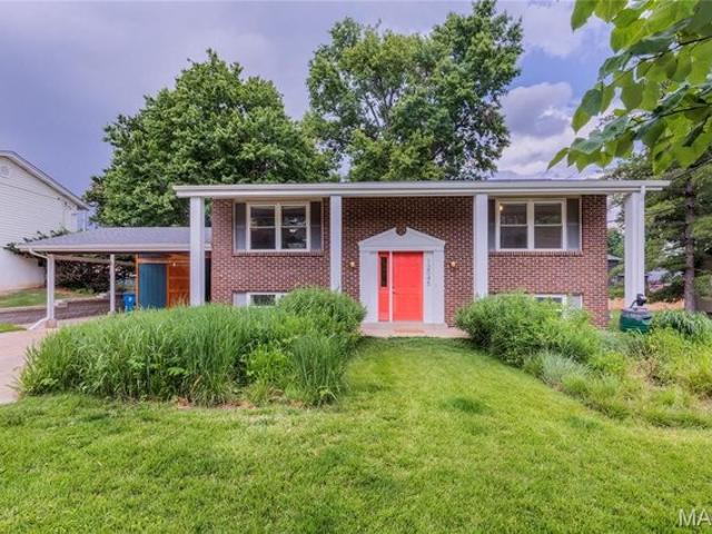 12045 Ameling Rd, Maryland Heights, MO 63043