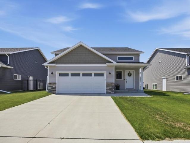 1204 Marlys Dr W, West Fargo, ND 58078