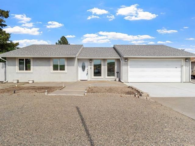 1204 N 62nd Ave, West Richland, WA 99353