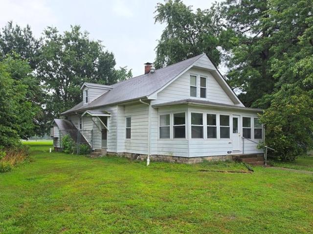 1204 N Dawley St, Salem, IL 62881