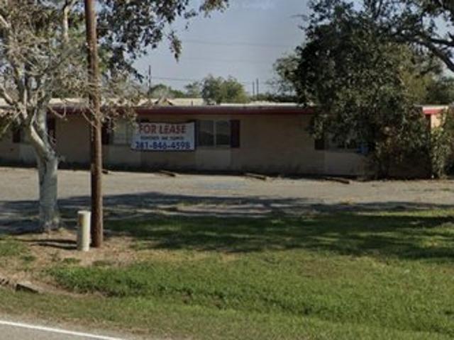 1204 N Wells St, Edna, TX 77957
