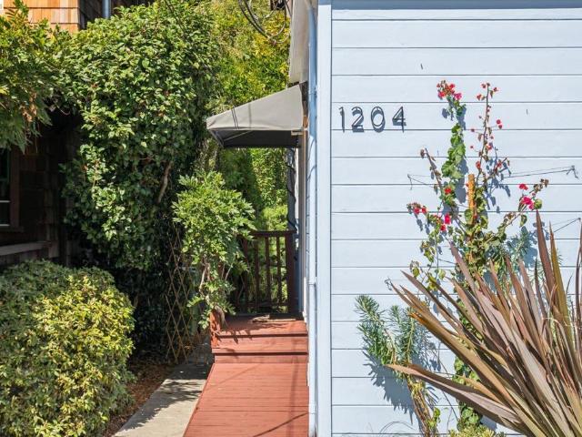 1204 Neilson St