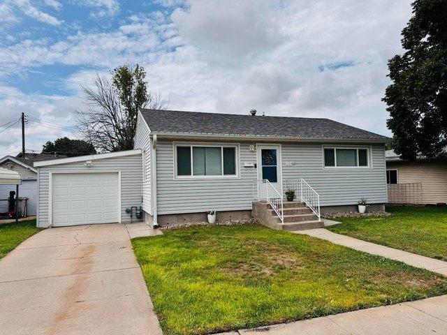 1204 Candace Dr, Ogallala, NE 69153