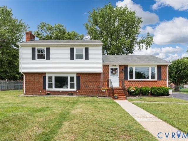 1204 Clifton Dr, Colonial Heights, VA 23834