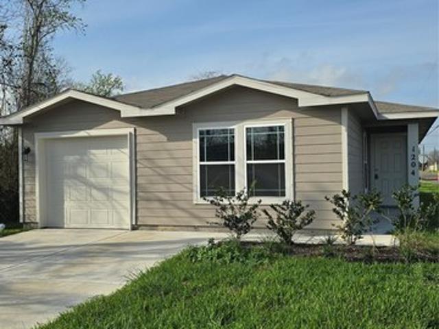 1204 Daniel St, Baytown, TX 77520