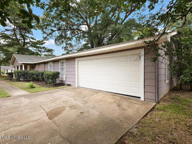1204 Deerfield Lane