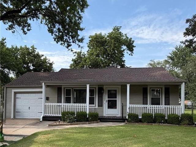 1204 E Fredrickson Dr, Olathe, KS 66061