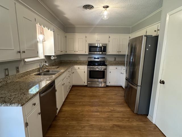 1204 E Stone