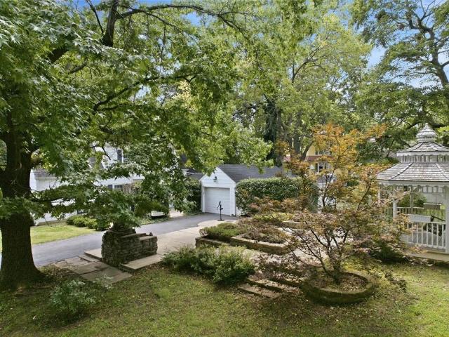 1204 E Walnut Street
