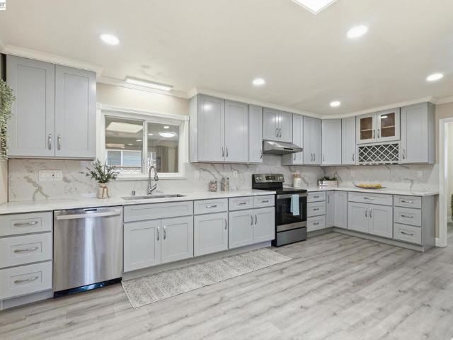 1204 Vistagrand Dr