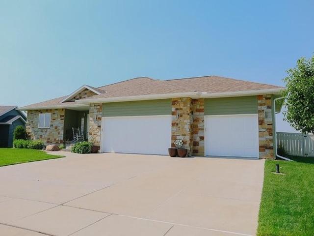 1204 W 61st St, Kearney, NE 68845