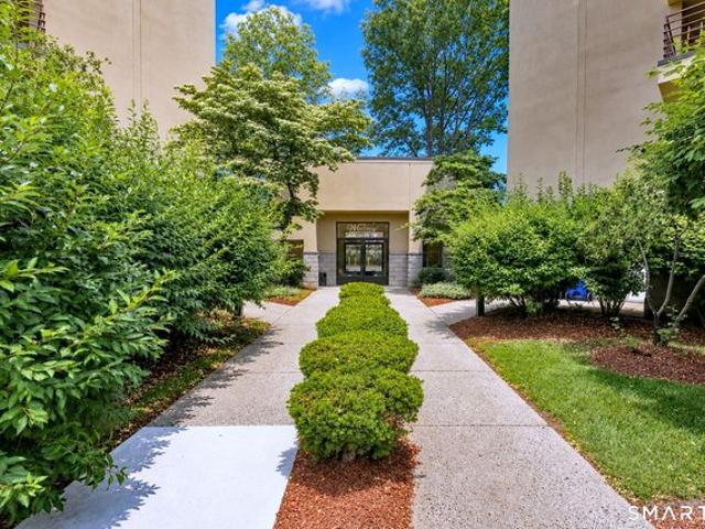 1204 Whitney Ave Apt 406, Hamden, CT 06517