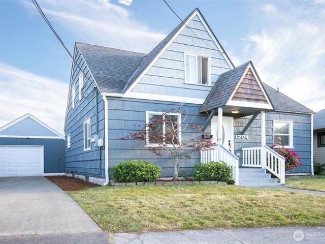 1204 4th Ave SE, Puyallup, WA 98372