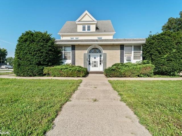1204 5th St, Nevada, IA 50201