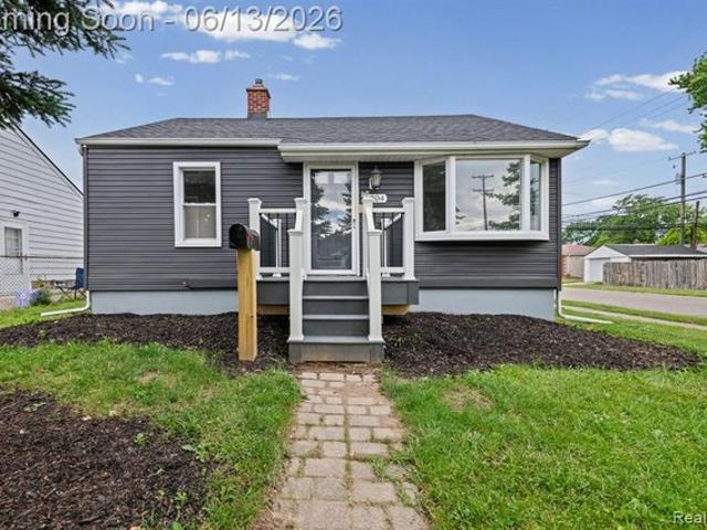 1204 8th St, Wyandotte, MI 48192