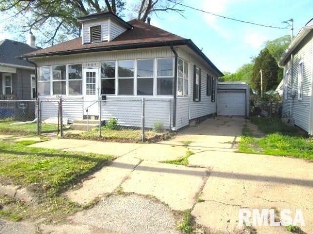 1205 Margaret St, Pekin, IL 61554