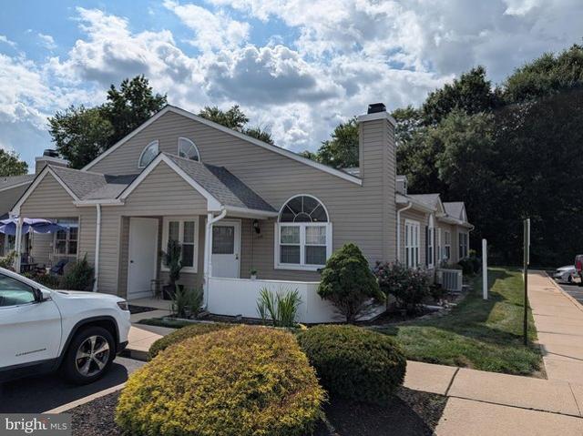 1205 Megans Ln, Burlington, NJ 08016