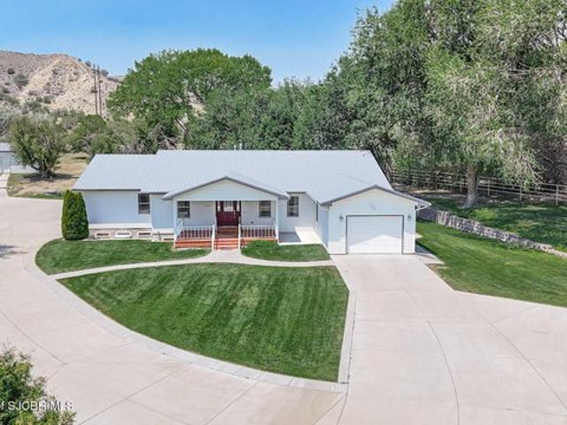 1205 N Chaparral Ln, Bloomfield, NM 87413