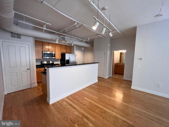 1205 N Garfield Street # 305