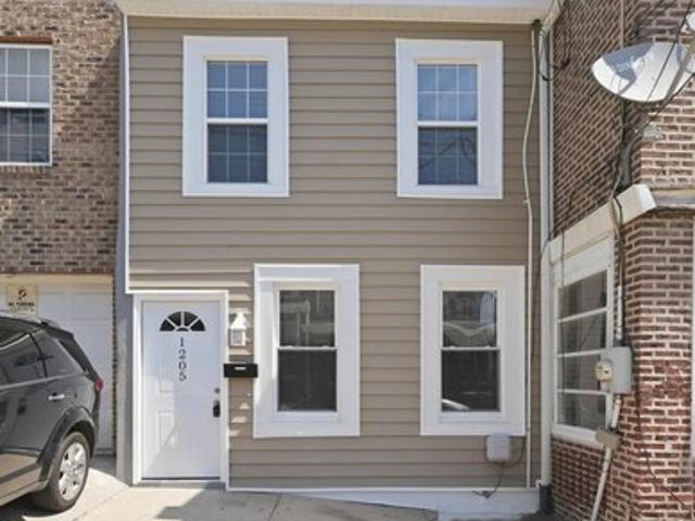 1205 Oak St, Wilmington, DE 19805