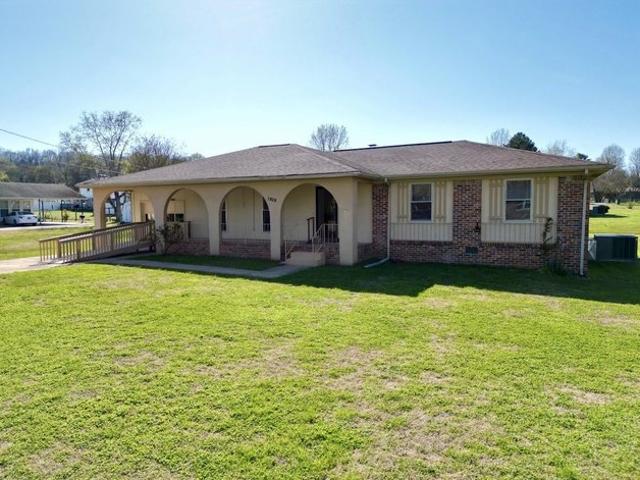 1205 Beverly Dr, Pulaski, TN 38478
