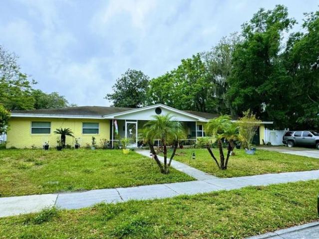 1205 Bonaire Dr, Leesburg, FL 34748