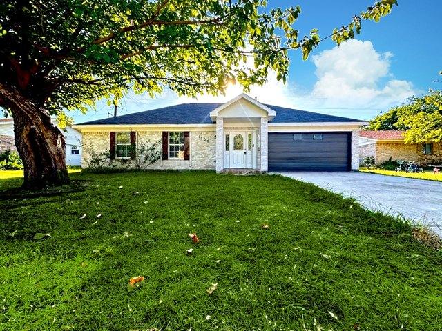 1205 Briarcove Dr, Richardson, TX 75081