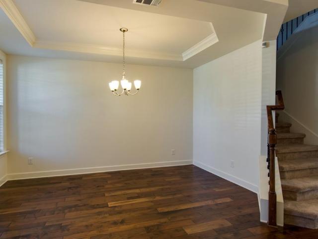 1205 Cressy Ln
