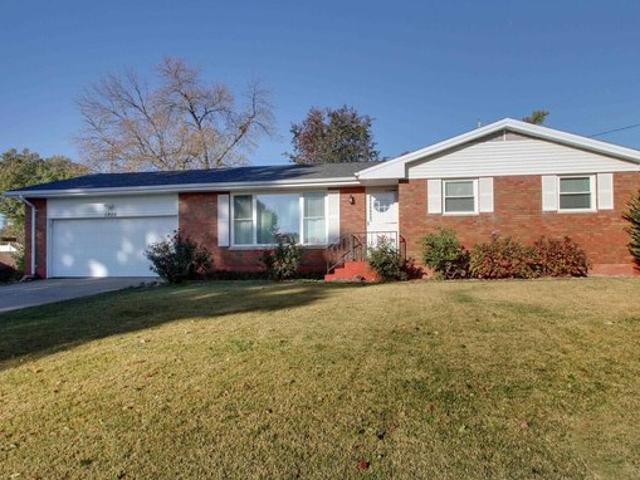 1205 Daniel Ct, Quincy, IL 62305