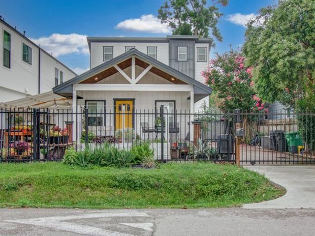 1205 E 26th St, Houston, TX 77009