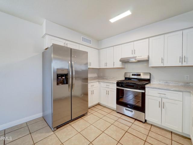 1205 E ERIE Court