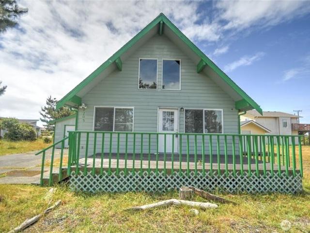 1205 Fairwood Court St SW, Ocean Shores, WA 98569