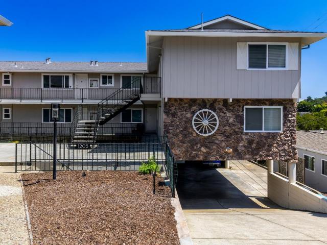 1205 Geraldine Way