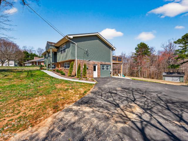 1205 Hoss Rd
