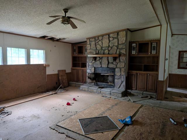 1205 Lakeway
