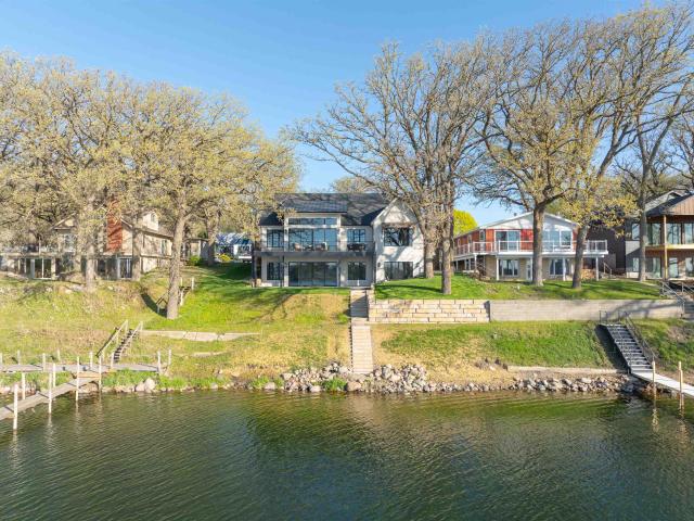 1205 Lakeshore Drive