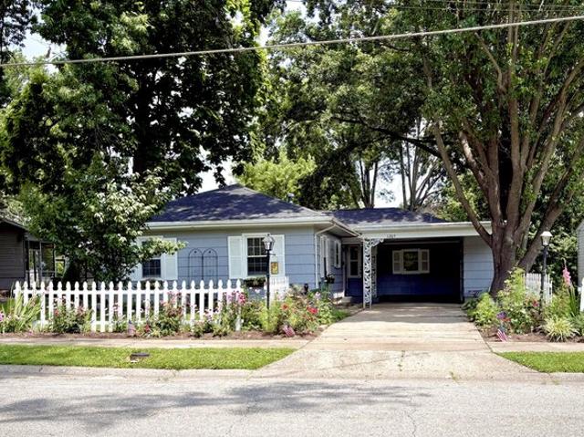 1205 Pollock Rd, Mexico, MO 65265