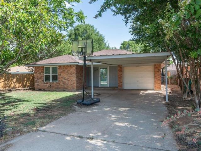 1205 Richland St, Iowa Park, TX 76367