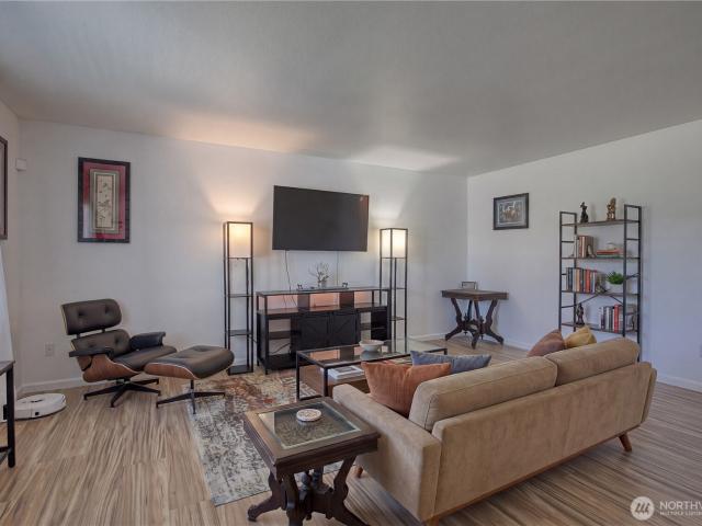 1205 S Evans