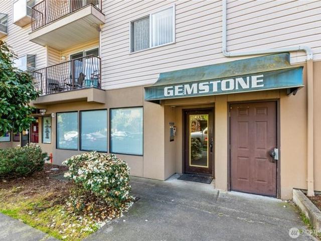 1205 th Ave NE Apt 404, Seattle, WA 98125