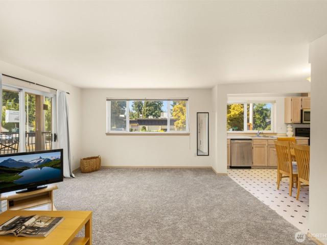 1205 th Avenue NE # 201