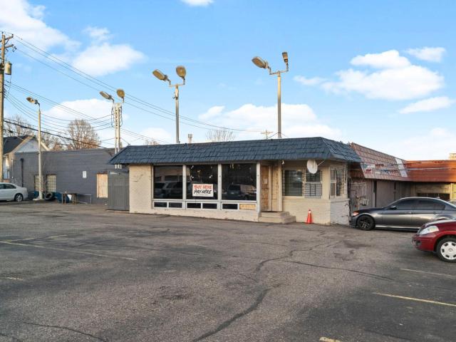 1205 University Avenue W
